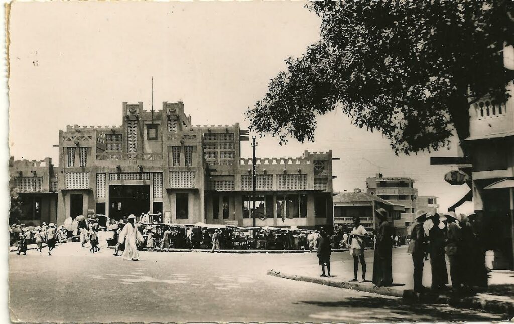 Cette exposition qui fait revivre le marché de Sandaga à Dakar ...