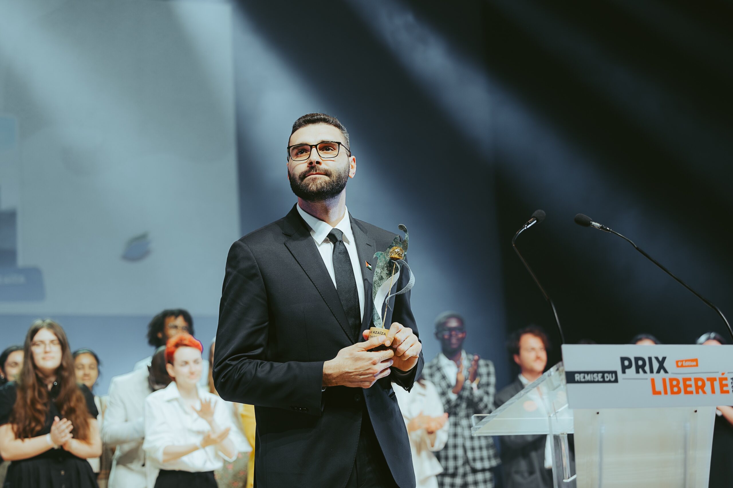 Motaz Azaïza, photo-journaliste palestinien, reçoit le Prix Liberté ...